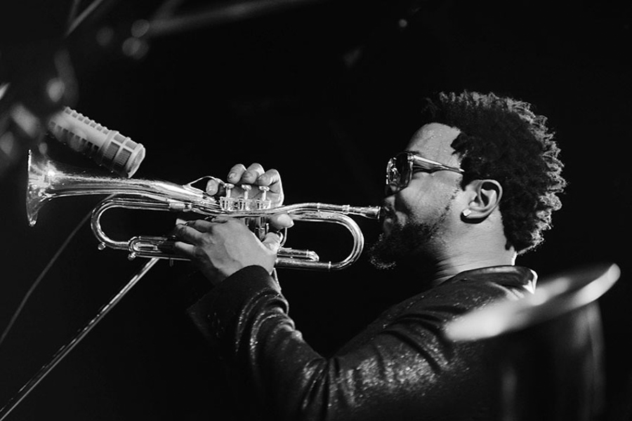 Maurice Brown – Official Website